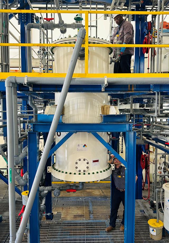 Standard Lithium Installs Commercial DLE Column at Demonstration Plant ...